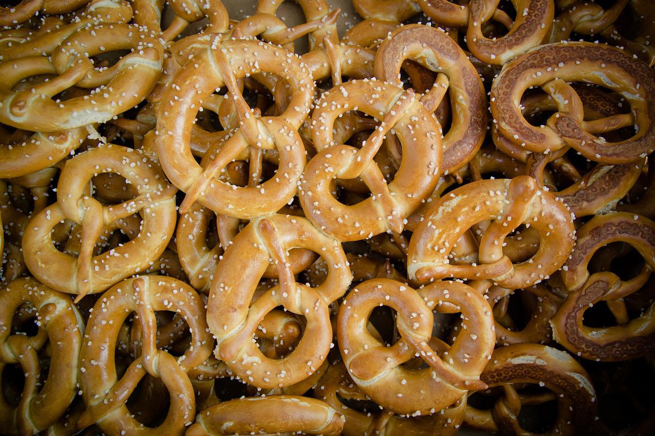 Domácí měkké preclíky – jednoduchý recept - Receptik.cz