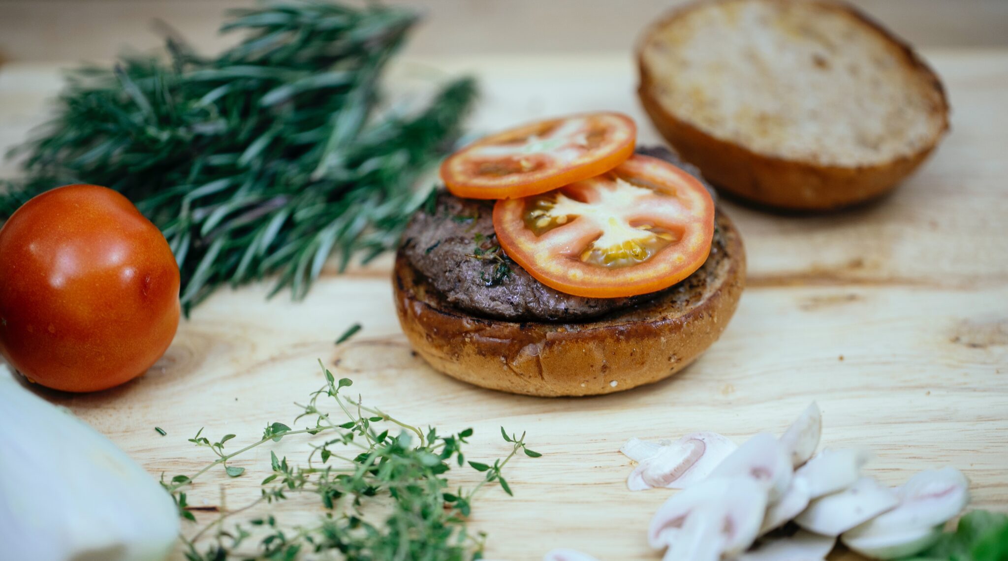 Domácí burger – jak připravit a ochutit – recept na maso i domácí bulku ...